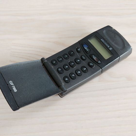 Mobiiltelefon Ericsson GF 788 (201566414) - Osta.ee