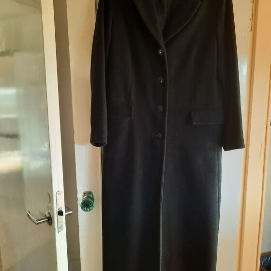 KLASSIKALISE LÕIKEGA PIKK KAŠMIIRI-VILLASEGUNE MANTEL (202122340) - Osta.ee