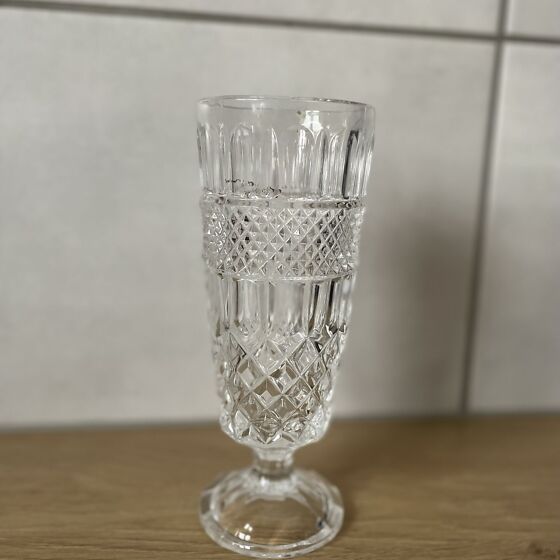 Jalaga klaasist vaas (207062985) - Osta.ee