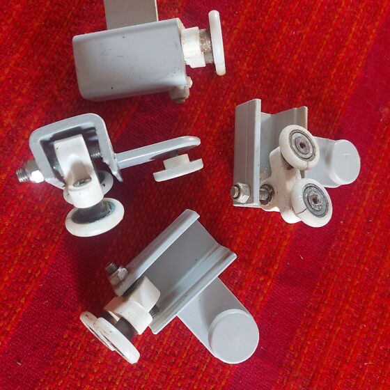 Väikesed rullikud / rattad. Mööblile 1 tk. (197505961) - Osta.ee