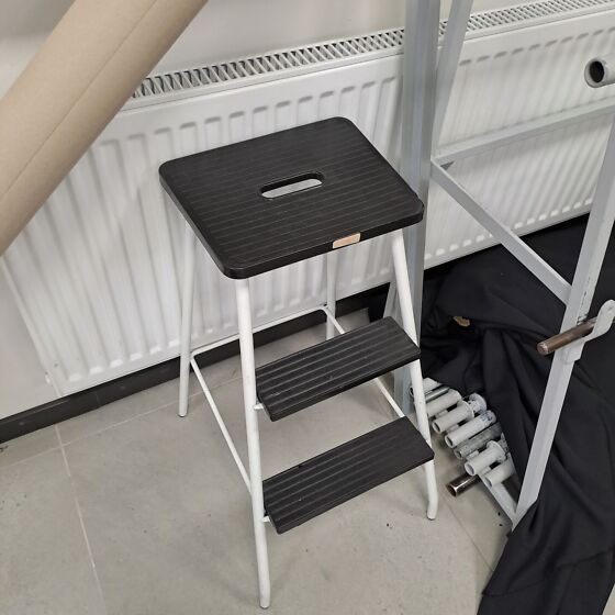 Redel, riiul, kaanega prügitünn ja seinakell (200345056) - Osta.ee