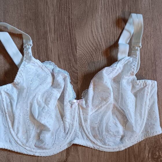 Nessa kreemikad rinnahoidja 95I (219363212) - Osta.ee