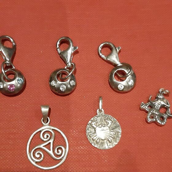 2 Hõbe ripatsid hulgi (208500522) - Osta.ee