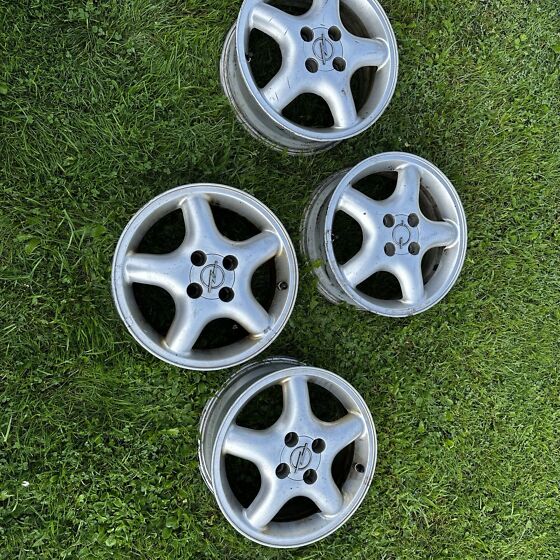 Veljed 4 auguga (200255591) - Osta.ee