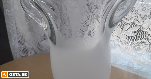 Tarbeklaas. Valge kõrge vaas Gondel. Pilvi Ojamaa. Terve. (214421331 ...