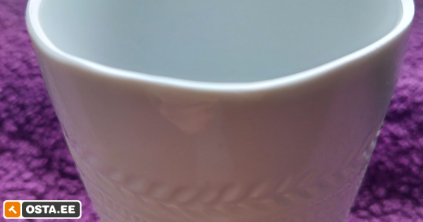 Lainelise servaga valge vaas/tops nõuka-ajast. (223749242) - Osta.ee